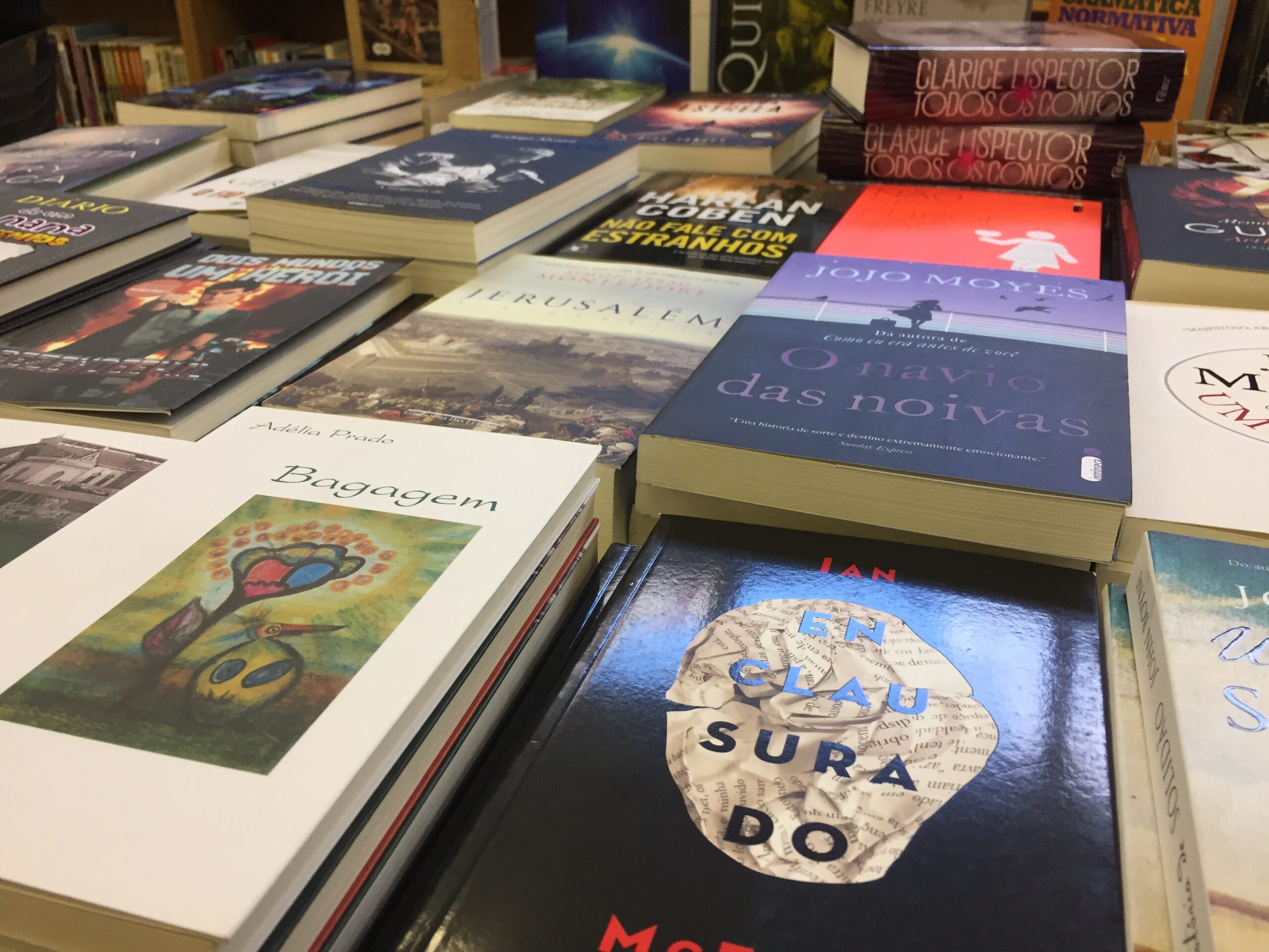 Mais de 600 livros novos para a comunidade - Secretaria de Educação