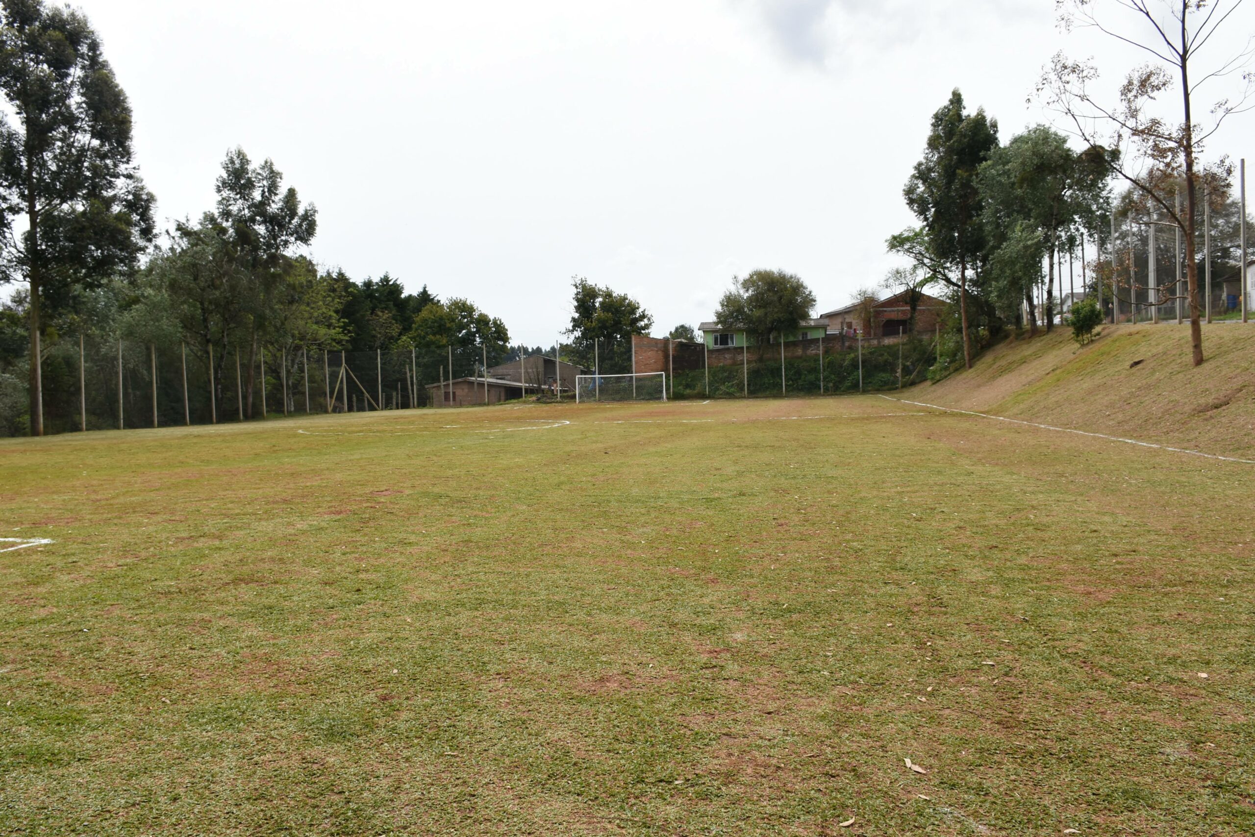 Campo de futebol para a comunidade do Valinhos - Secretaria de Esportes